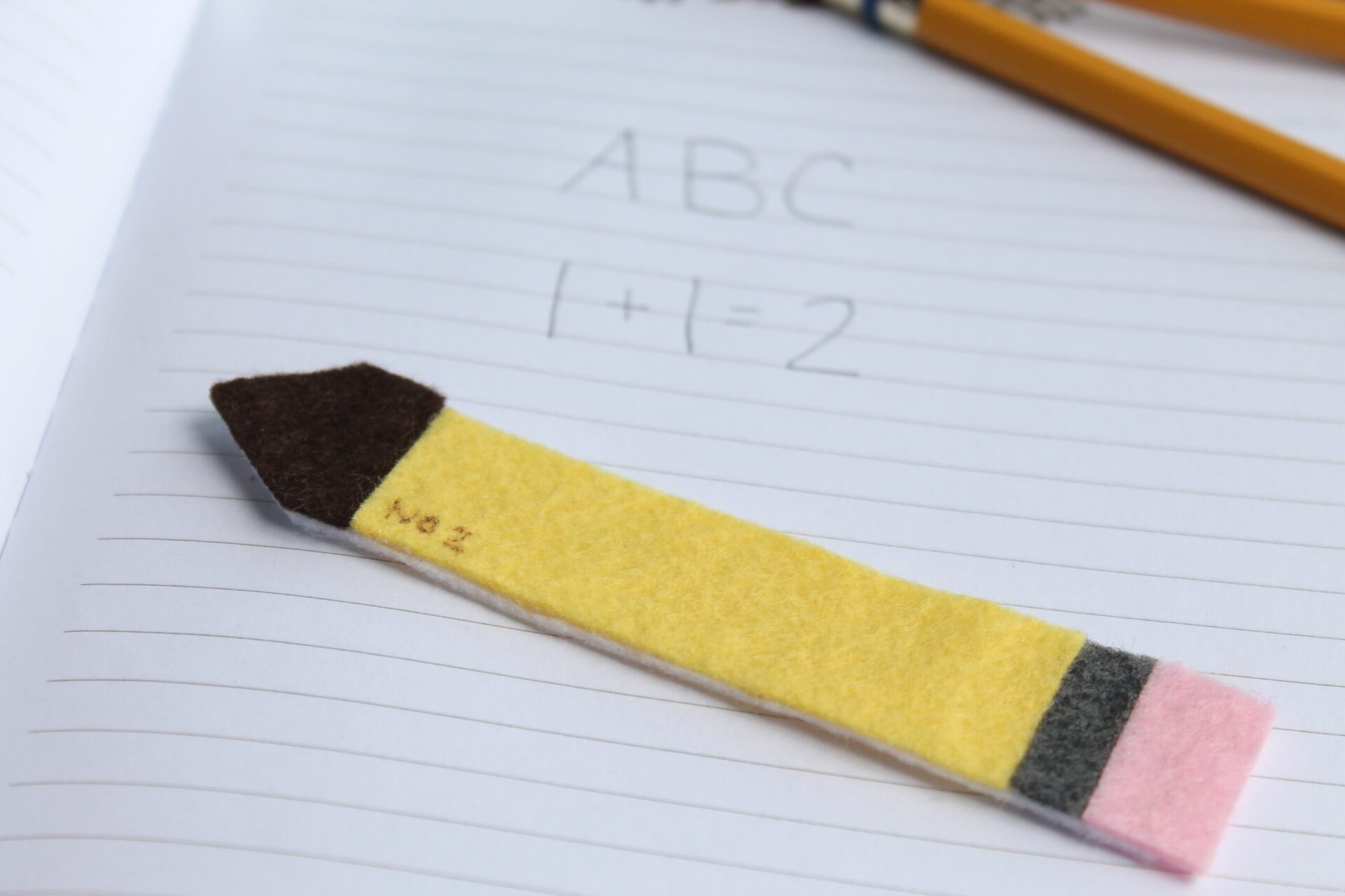 Bookworm Bookmark (Kids Craft Contributor) - Sugar Bee Crafts