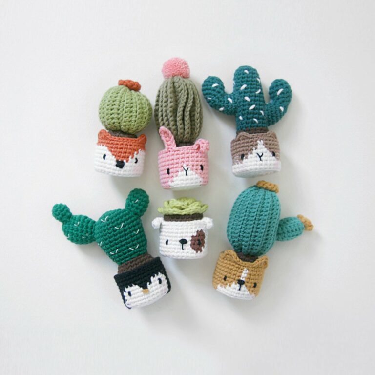 15 DIY Cactus Crochet Patterns & Tutorials