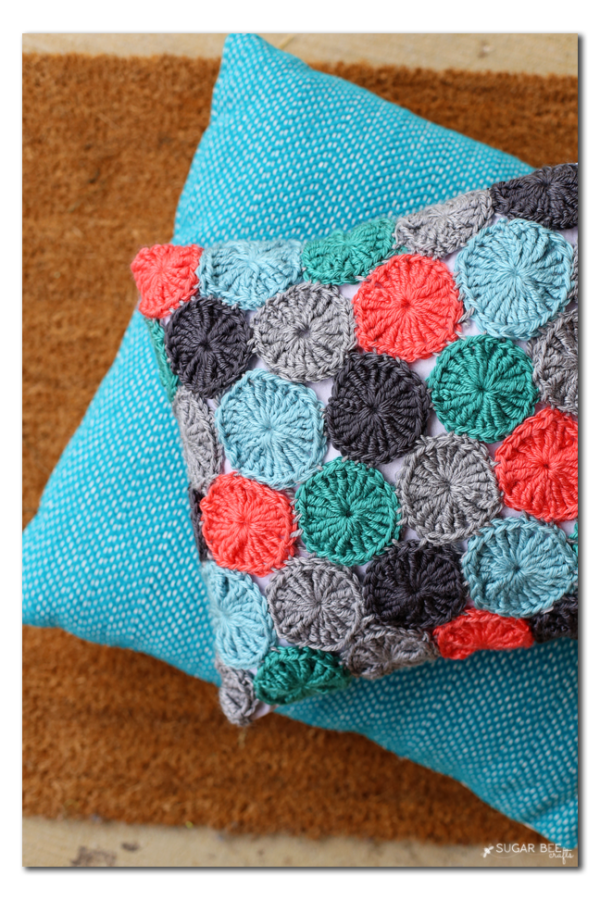Crocheted Yo-Yo Pillow (FREE pattern!)... and giveaway... - Sugar Bee ...