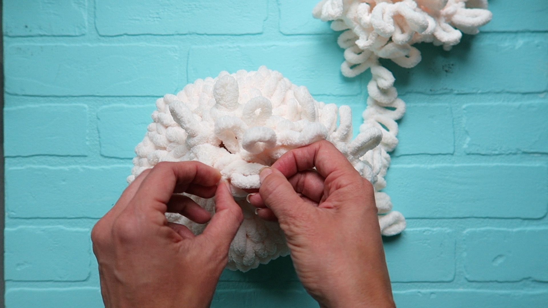 How to make a Chunky Finger Looping Hat - Sugar Bee Crafts