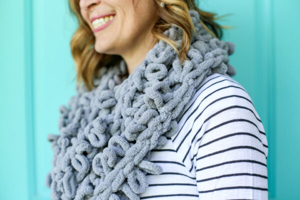 Finger Looping Chunky Infinity Scarf - Sugar Bee Crafts