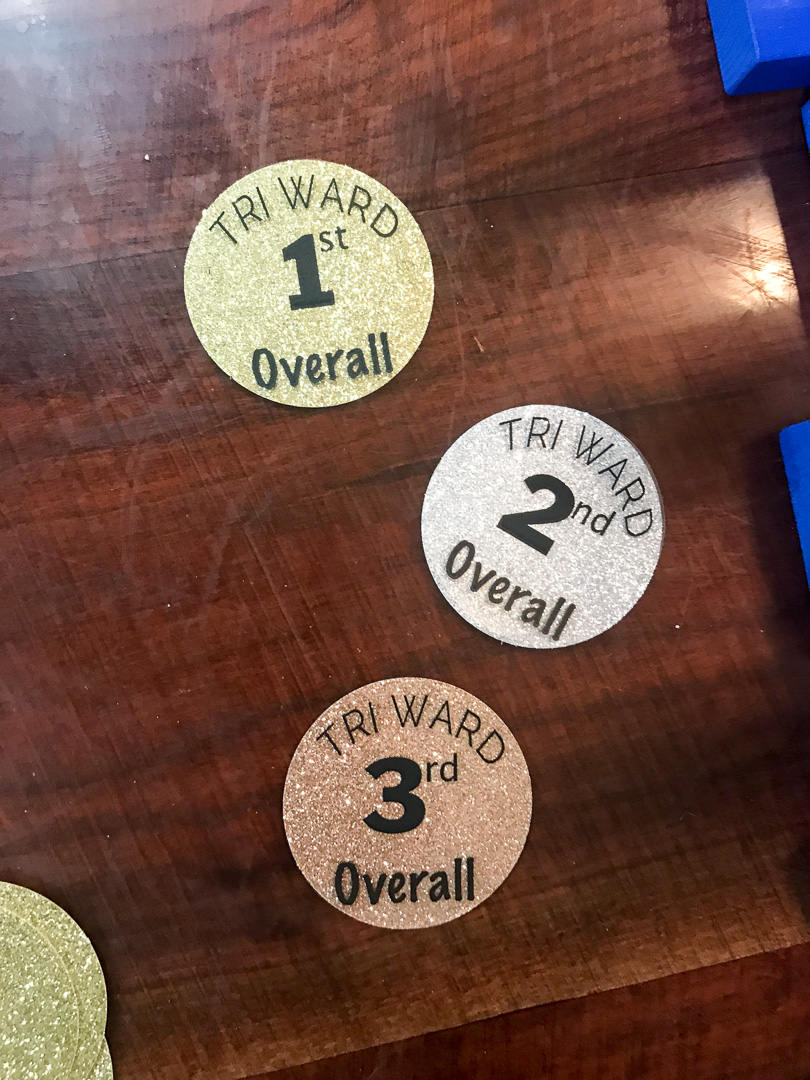 Pinewood Derby Trophy Stand Idea - Sugar Bee Crafts