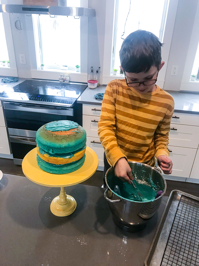 Blue and Gold Cake for Cub Scouts - Sugar Bee Crafts