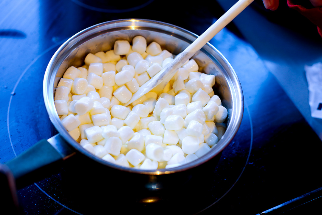 Popcorn Snowballs for Movie Night - Sugar Bee Crafts