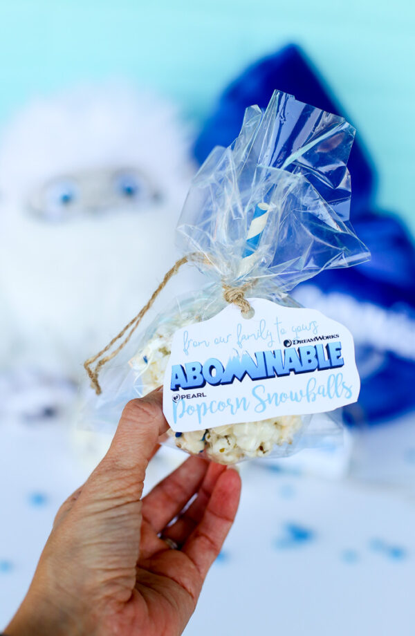 Popcorn Snowballs for Movie Night - Sugar Bee Crafts