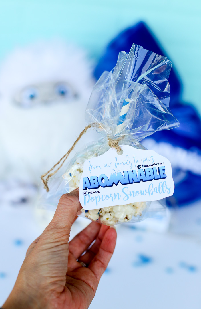 Popcorn Snowballs for Movie Night - Sugar Bee Crafts